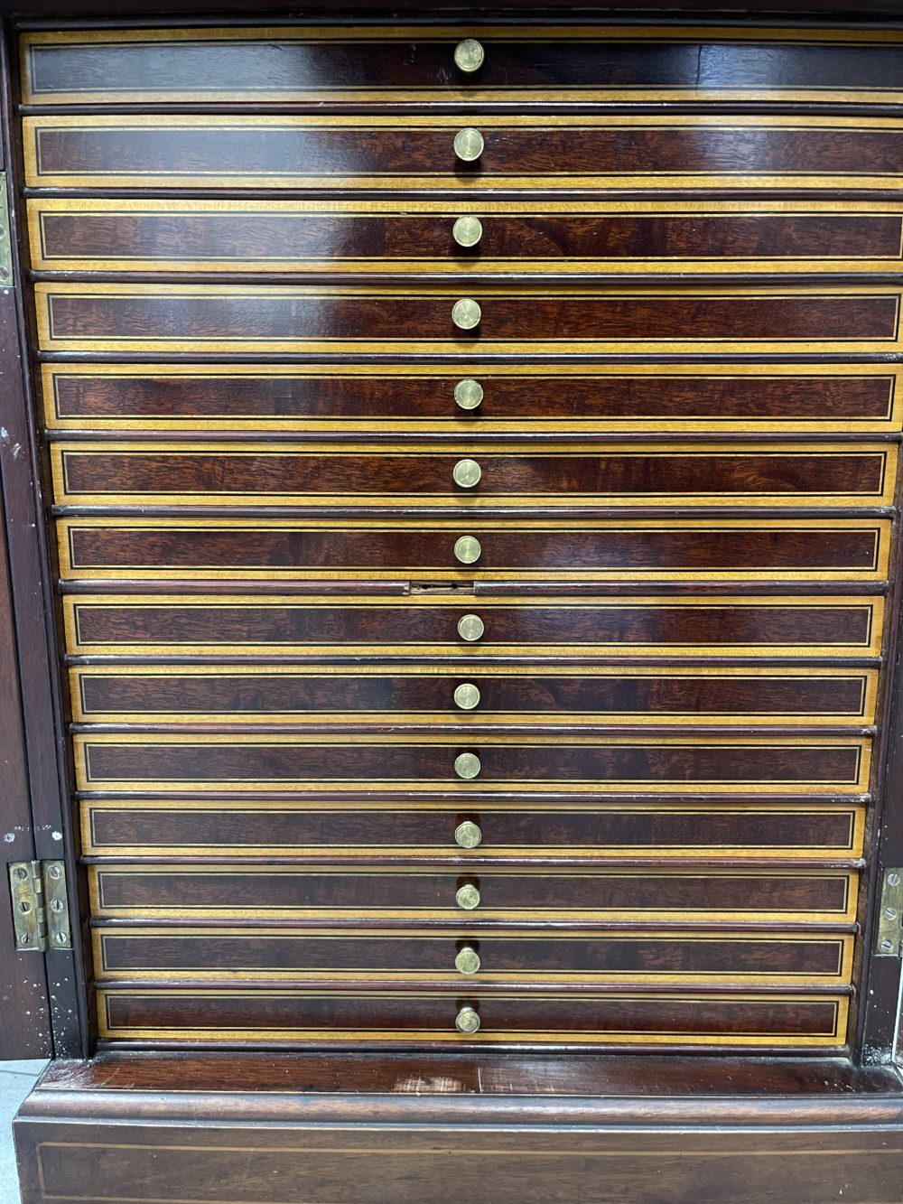 meuble cabinet médailler ancien - Thomas Numismatics